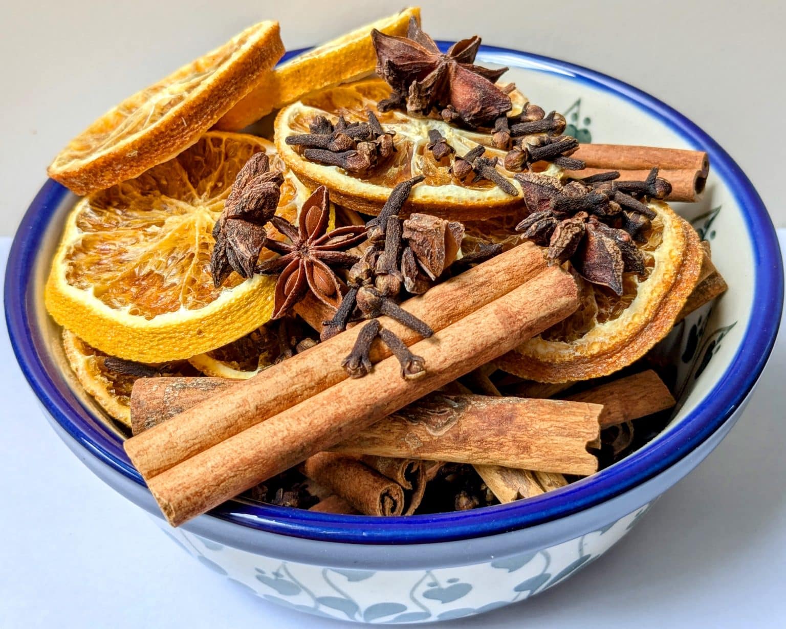 DIY Christmas potpourri ideas made from natural botanicals
